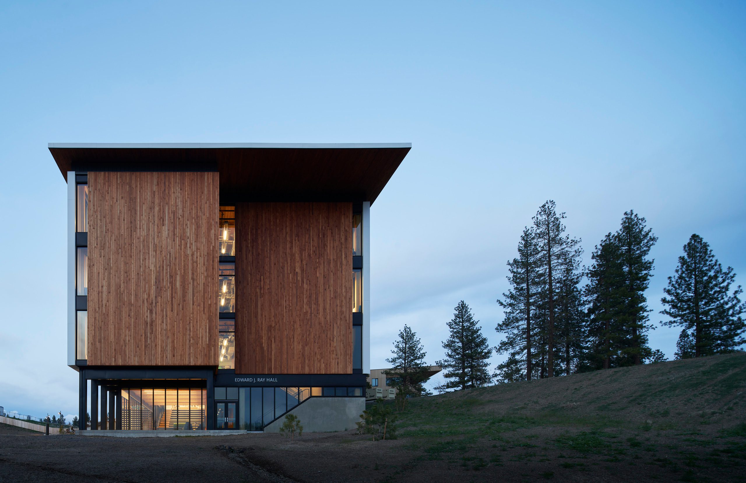 Edward J. Ray Hall — SRG + CannonDesign Edward J. Ray Hall — SRG + CannonDesign